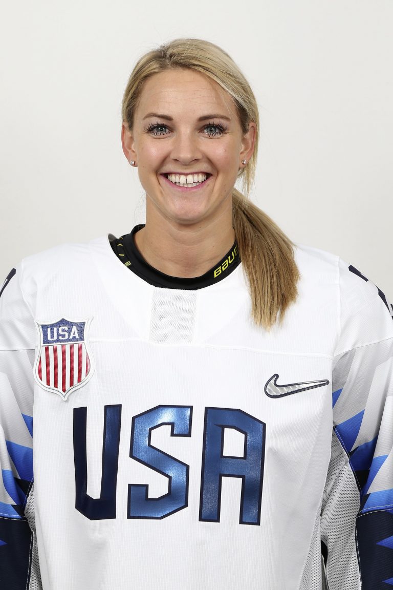 Amanda Kessel – World Social Media Awards